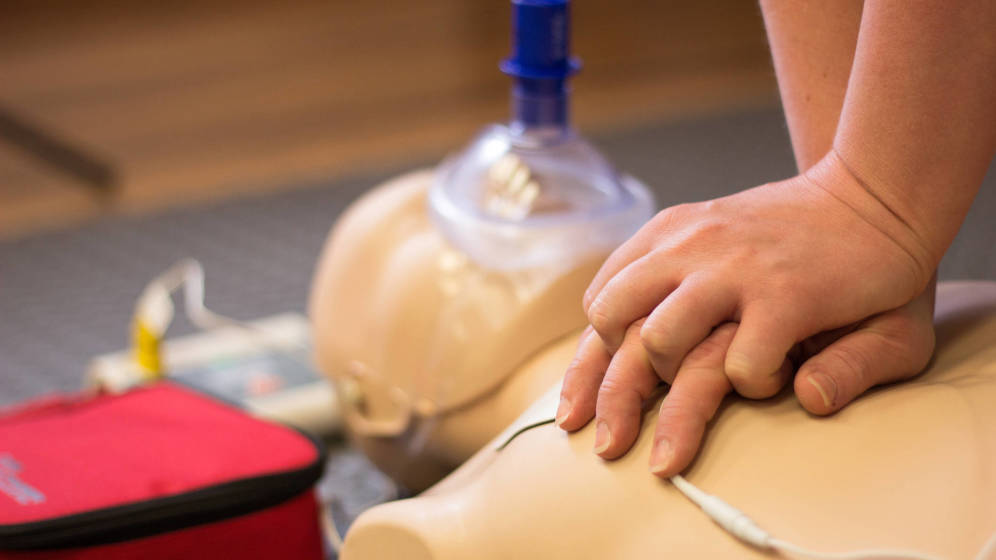 Media sanción para que los primeros auxilios y las técnicas de RCP sean ...